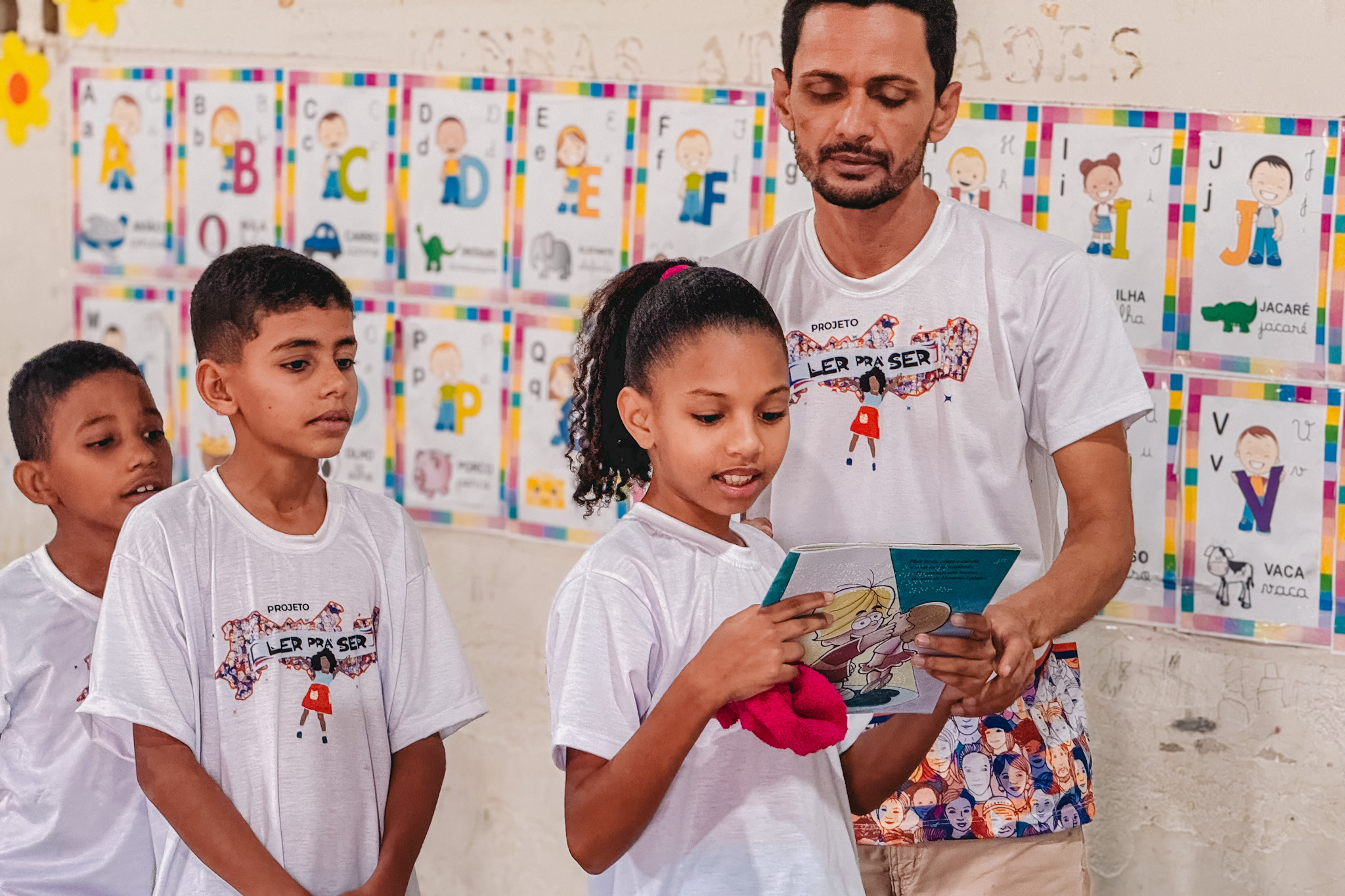 Biblioteca Móvel "Caixa de Histórias" é Doada para Comunidade ...