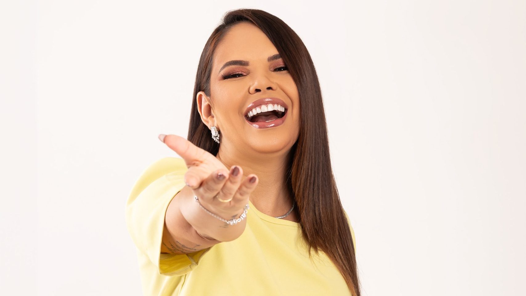 Sâmya Maia, ex-vocalista da Banda Magníficos, e Pedro Guerra comandam ...